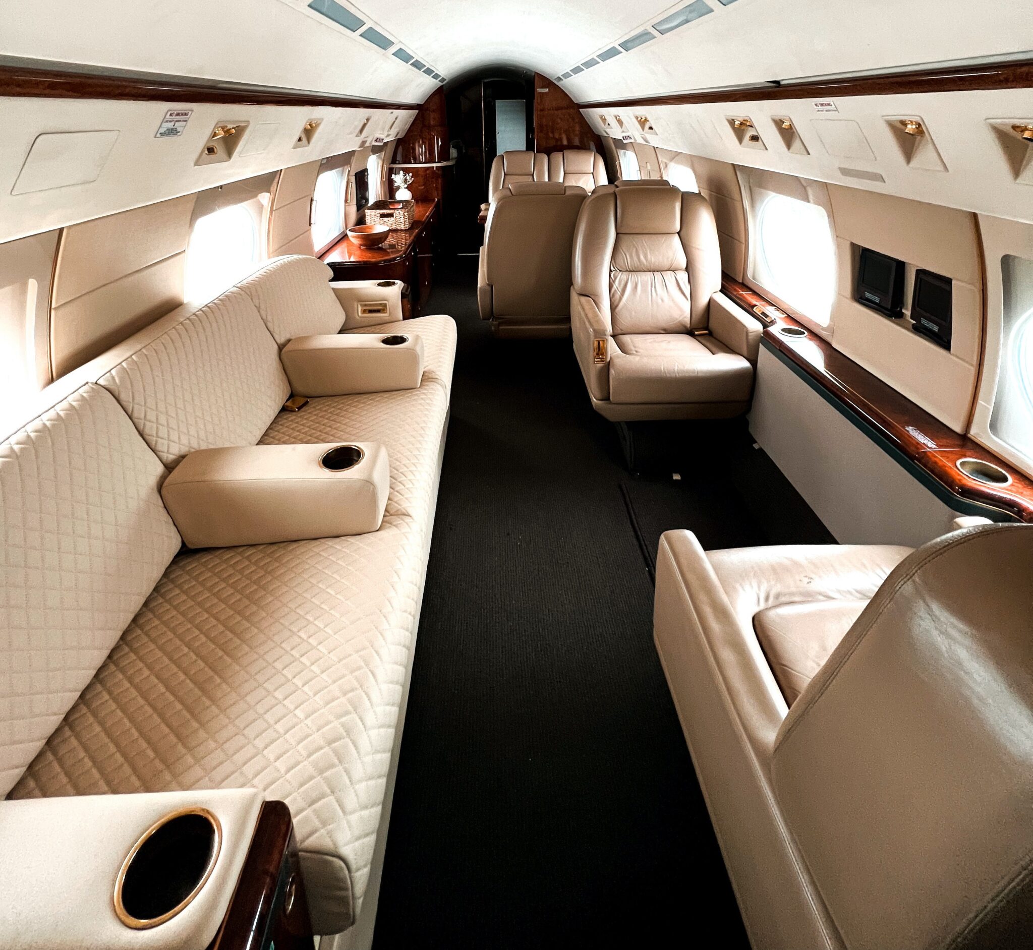 What Are the Custom Interior Design Options for Private Jet