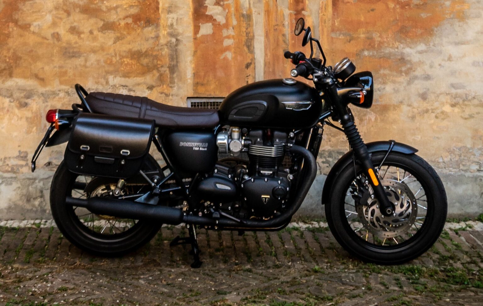 What Are the Exclusive Features of Luxury Motorcycle Seats